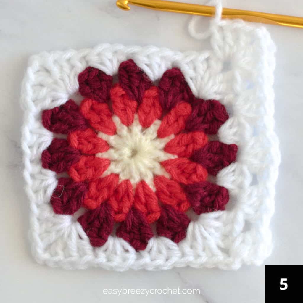 Circle Centre Granny Square | Easy Breezy Crochet