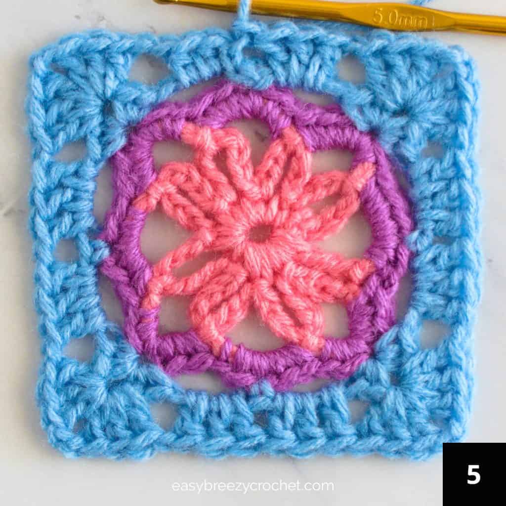 4 Inch Loopy Flower Crochet Granny Square | Easy Breezy Crochet